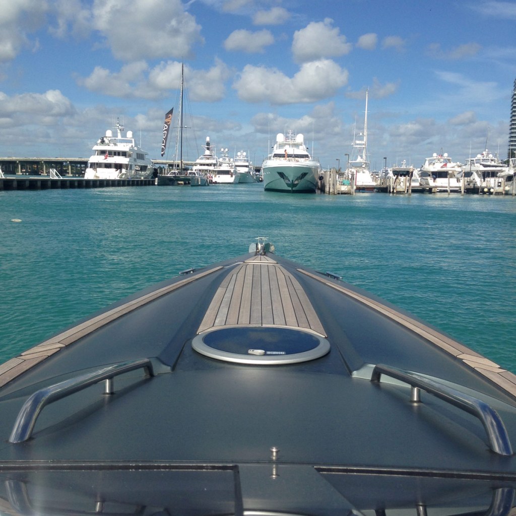 Customizable Hunton Powerboats - COOL HUNTING®