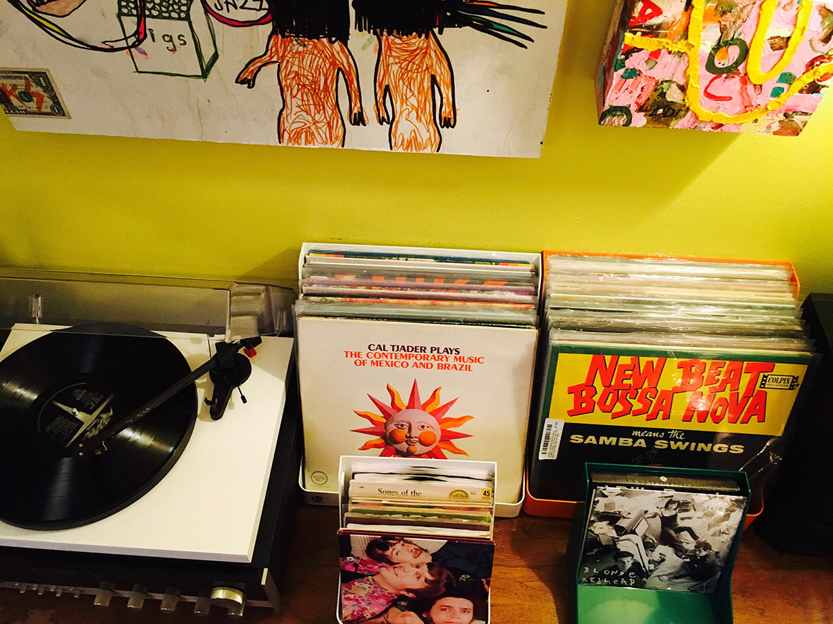 Flipbin Brings Your Favorite Vinyl Records to the Front - COOL HUNTING®