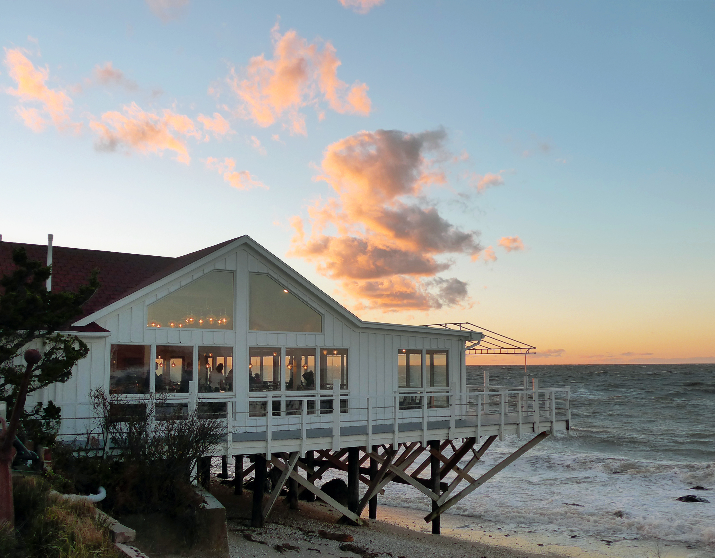 Greenport’s Charming Beachside Sound View Hotel - COOL HUNTING®