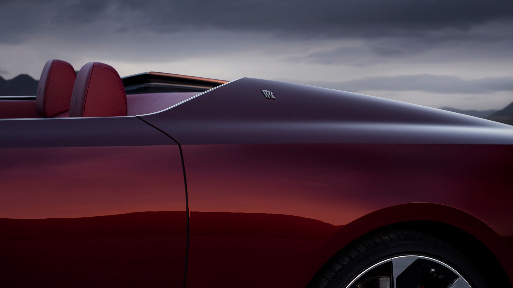 Rolls-Royce Debuts their First Droptail Coachbuild Comission - COOL ...
