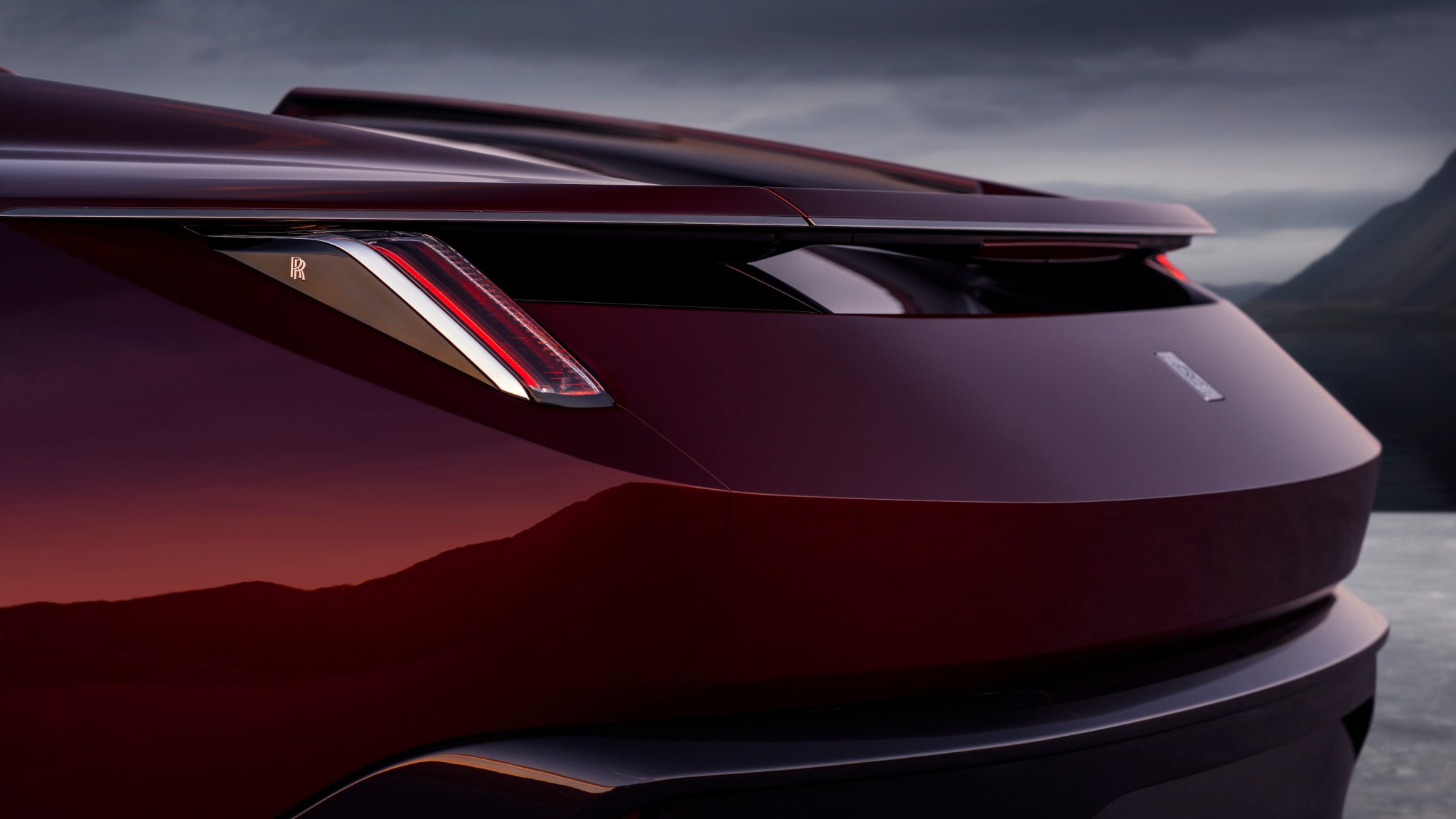 Rolls-Royce Debuts their First Droptail Coachbuild Comission - COOL ...