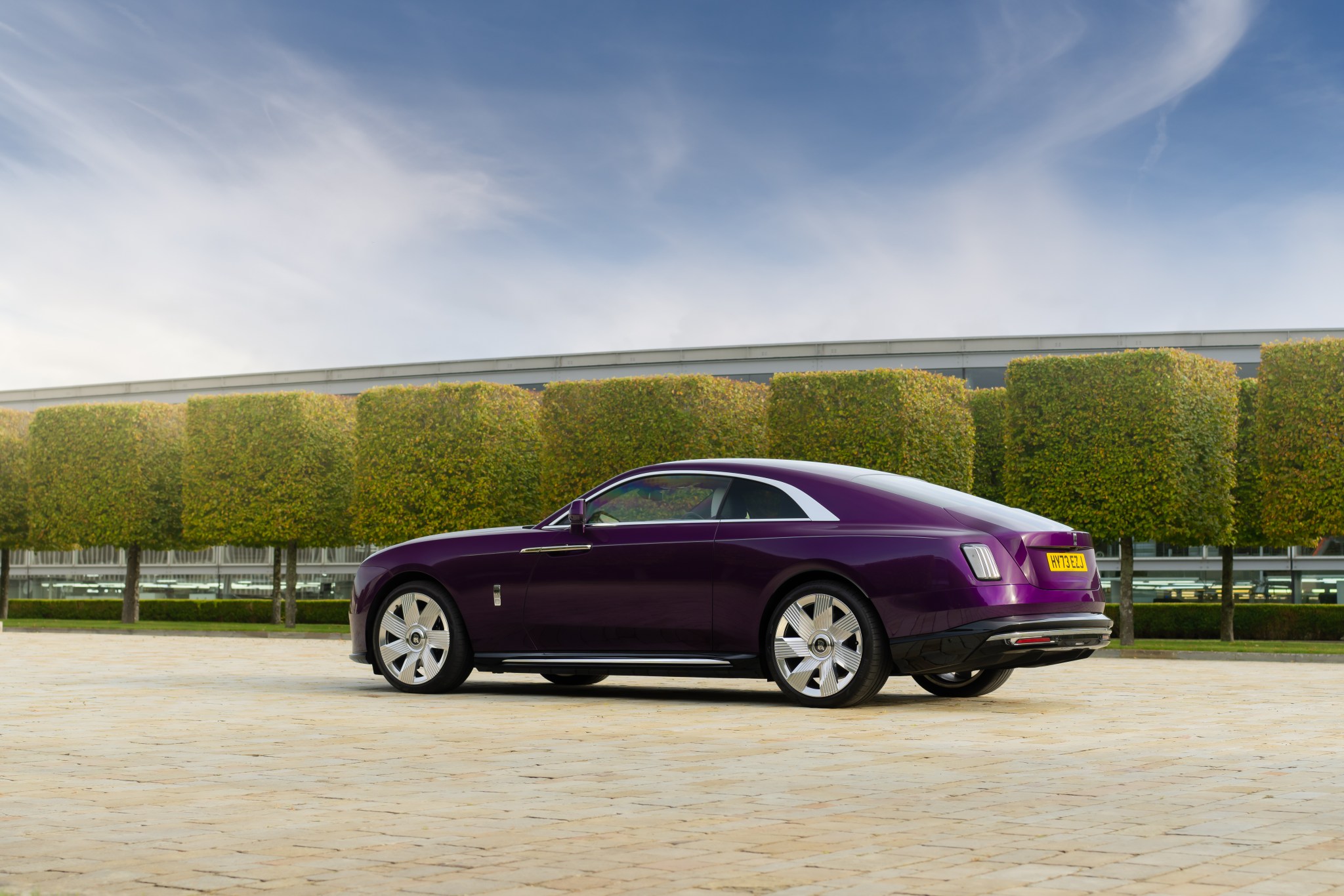 Test Drive: Rolls-Royce Spectre - COOL HUNTING®